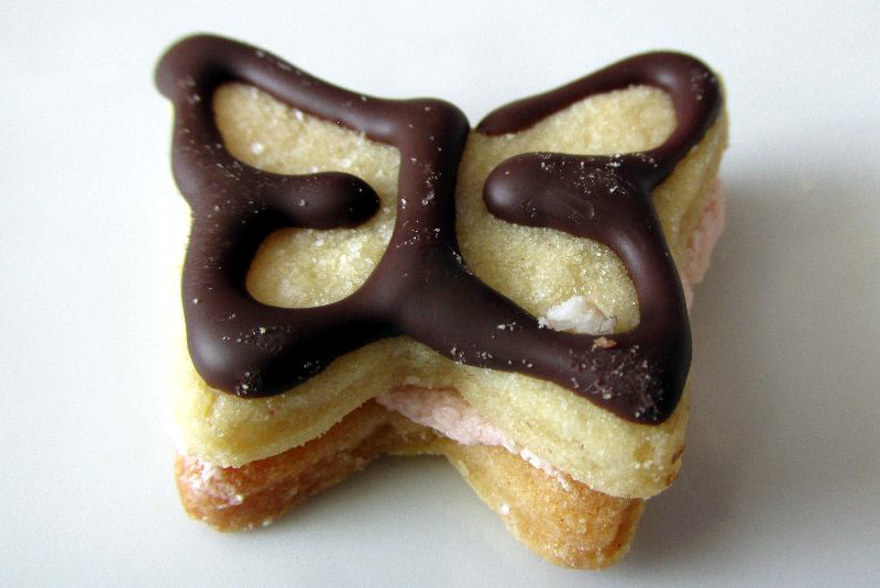 Linecké cukroví s krémem a čokoládovou polevou - www.krasnevanoce.cz